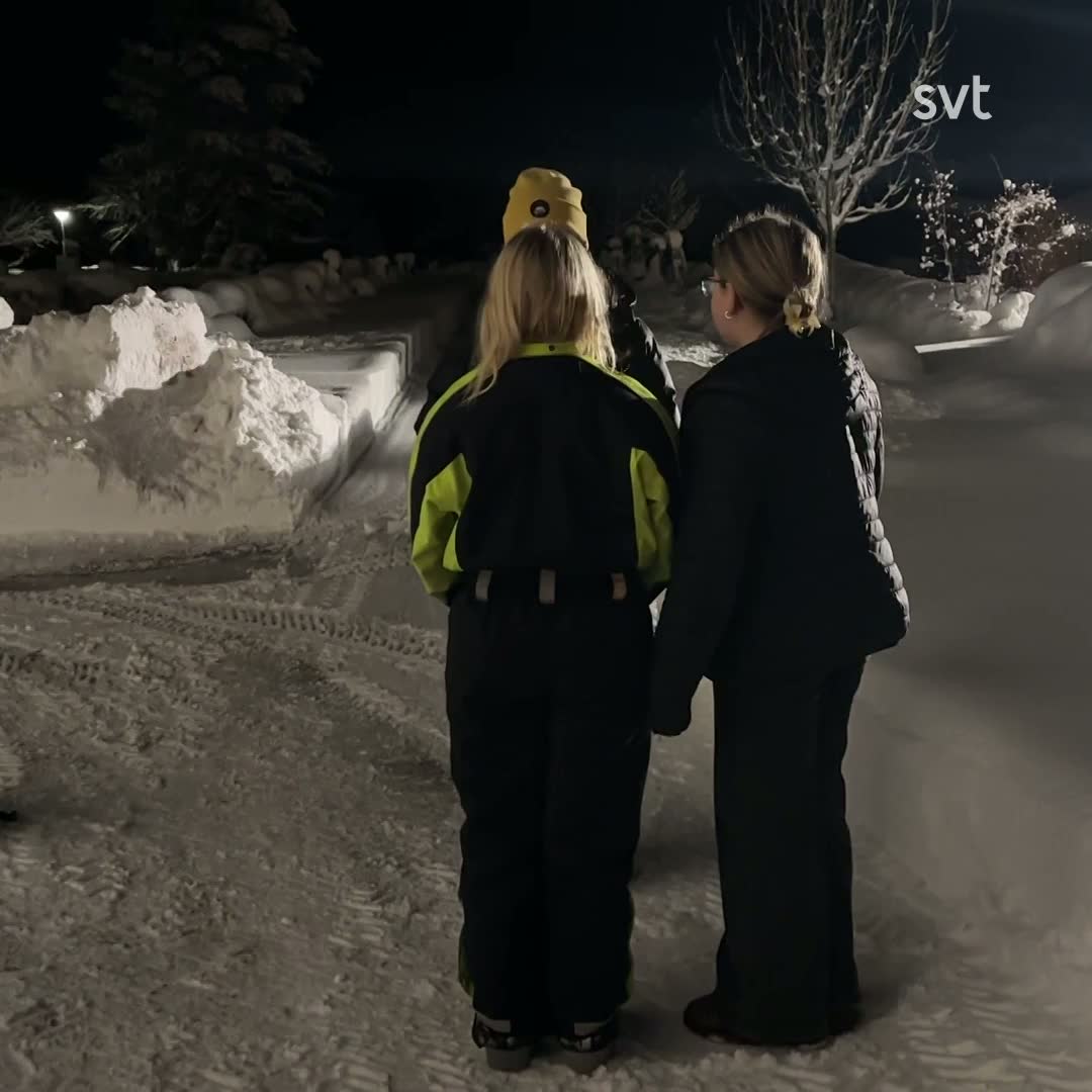 Här tar tullen beslut om att öppna ett misstänkt paket på ...